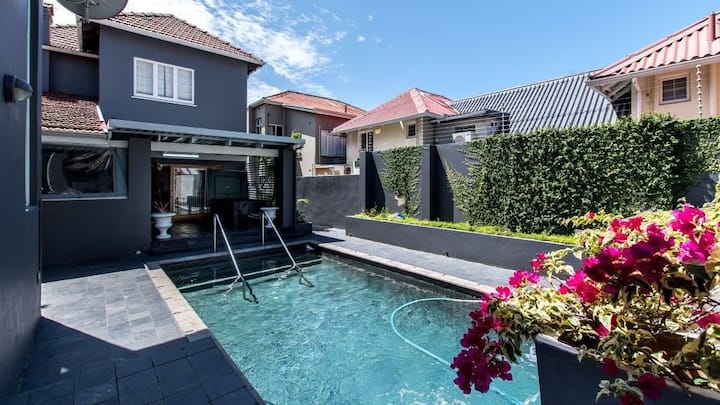 Florida Road Holiday Home
3 Bedroom | 6 Sleeper - Durban