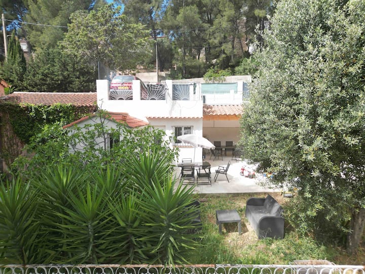 Studio Idéal Pour Départ En Corse - Ollioules