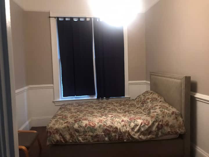 Lovely Victorian Room With A Yard - San Francisco, CA