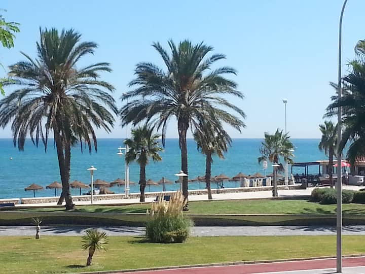 Beachfront 4bedrooms Apartment Free Parking - Málaga