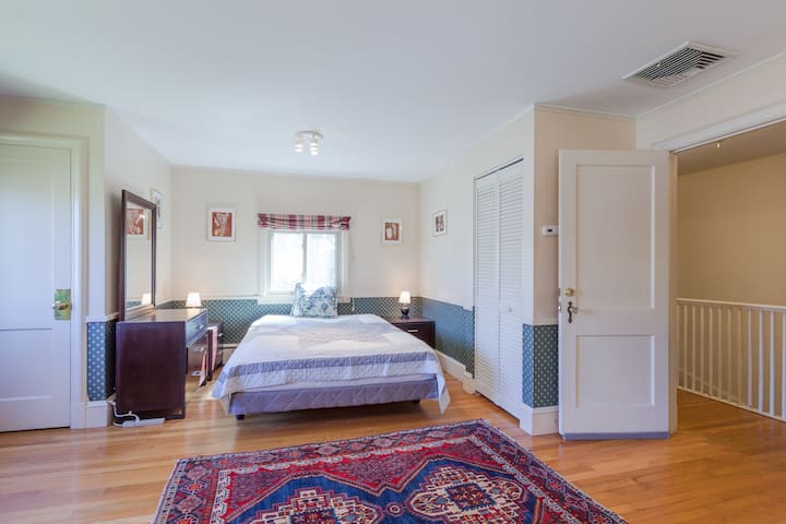 Private Upscale Suite - Newton, MA