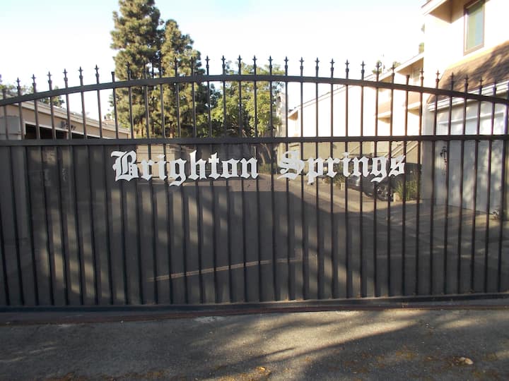 Private Room & Bathroom In Cm Great Location! - Newport Beach, CA
