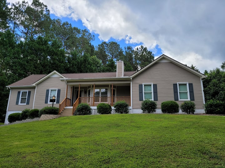 Quiet Lake Community With Enclosed Lanai/ Sleeps 6 - Newnan, GA
