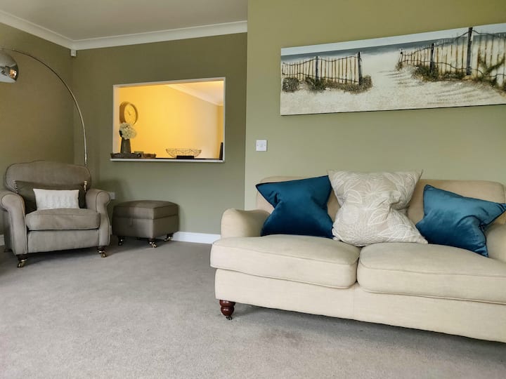 Stylish 4 Bed House | River Views | Parking(x2) - Norfolk