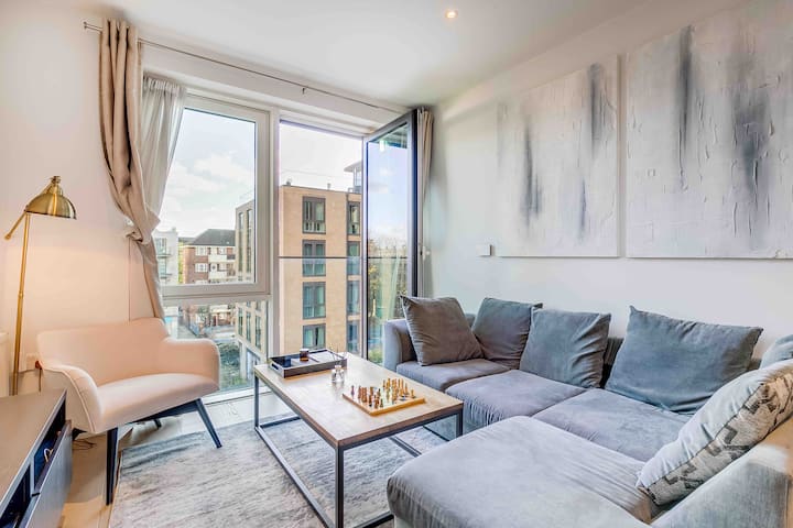 Stunning Riverside Side 1 Bed Flat - Fulham