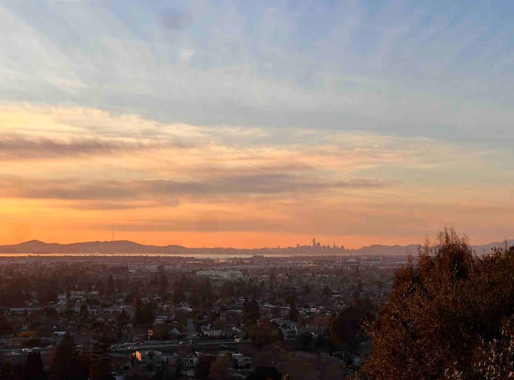 Panoramic Bay Views Sanctuary - Oakland, CA