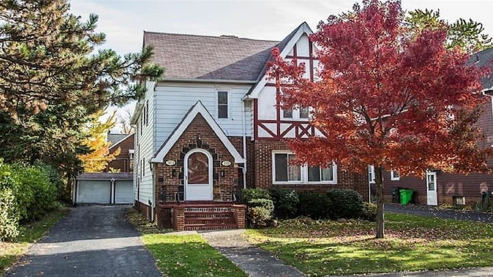 Jewel Stone Villa--12 Min To Ccf, Cwru, Uh - Shaker Heights, OH