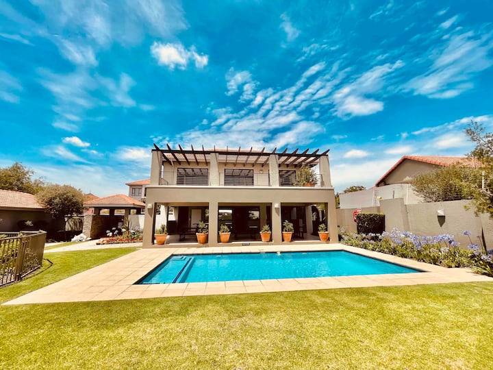 Fourways Apartment Vacation Rentals - Fourways, Sandton, South Africa ...