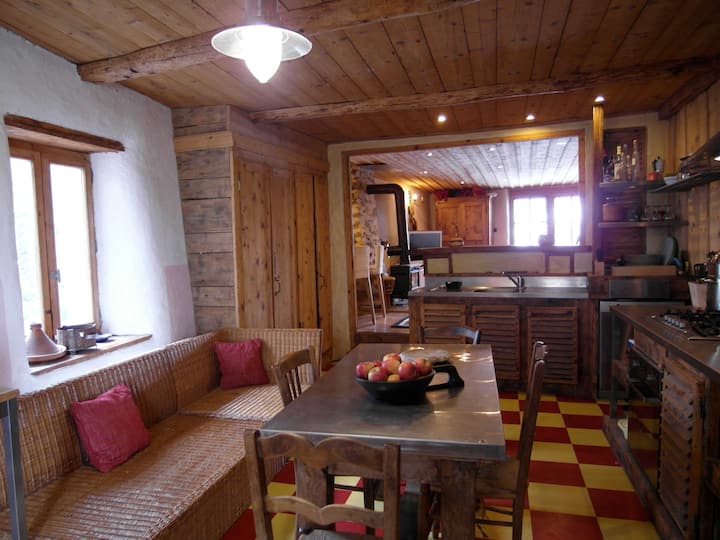 Logement De Plein Pied Dans Une Ferme De Village - Bourg-Saint-Maurice