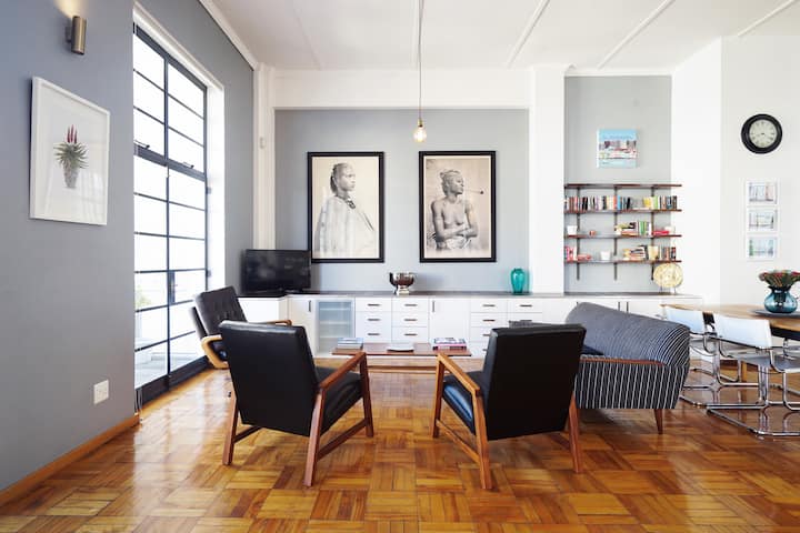 Central Penthouse Loft Apartment With Full Balcony - Le Cap