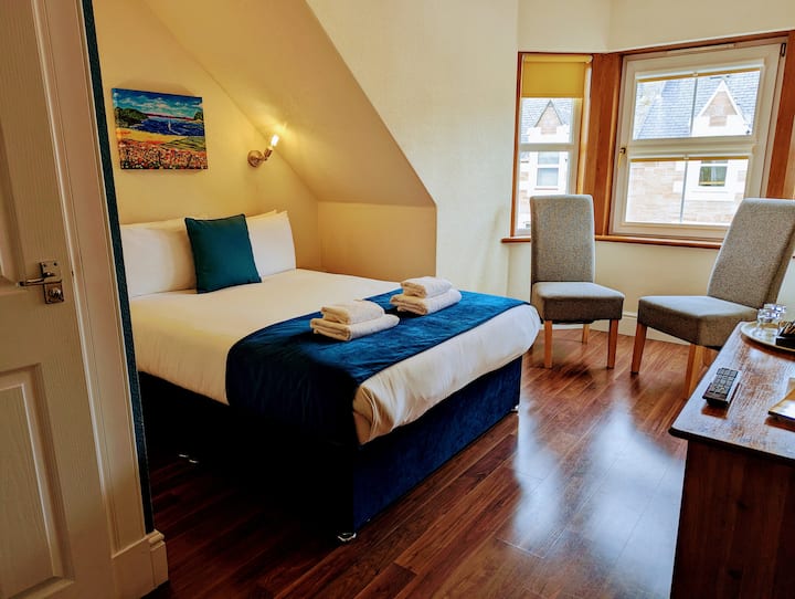 Double W/bathroom With Wi-fi/parking/bike Shed - Beauly
