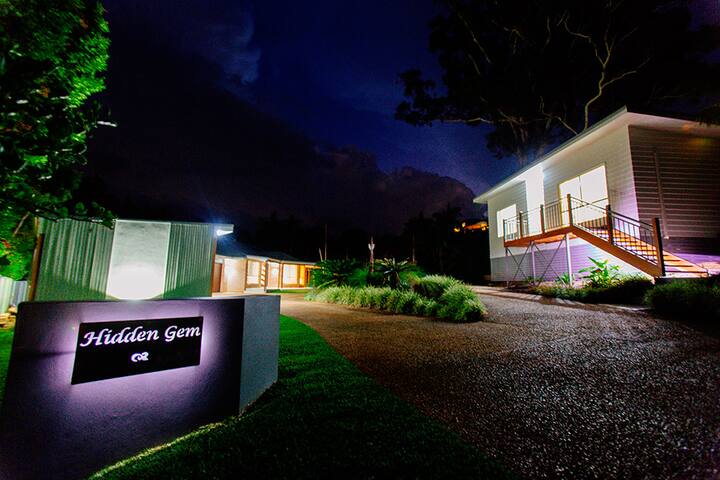 Hidden Gem - Couples Tropical Sanctuary - Port Macquarie