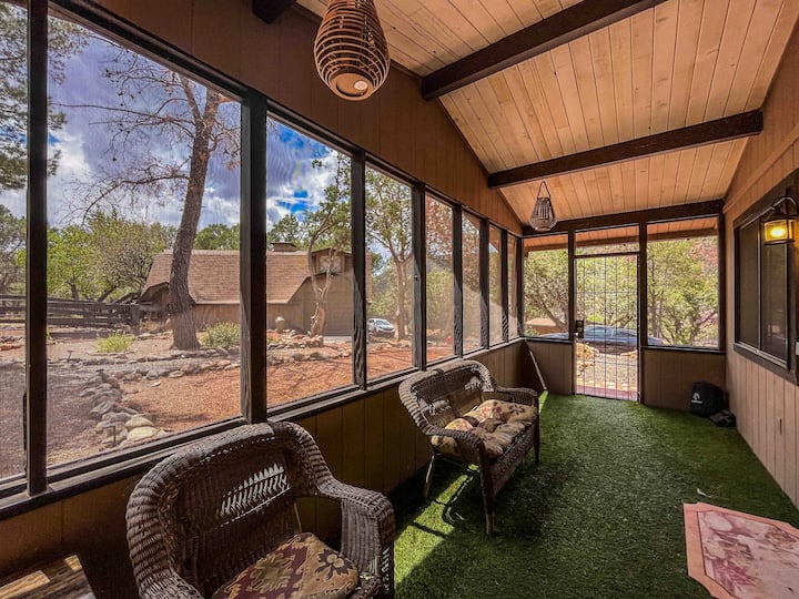 The Storybook Cabin On 4 Acres By Oak Creek - Sedona, AZ
