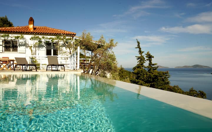Beautiful Seafront Villa, Heated Infinity Pool - Alonissos