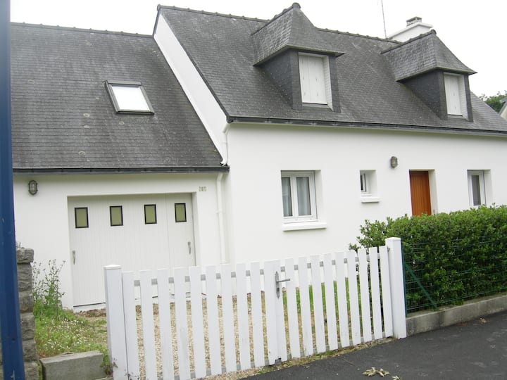 Quaint Family Home Close To 3 Beautiful Beaches - Fouesnant
