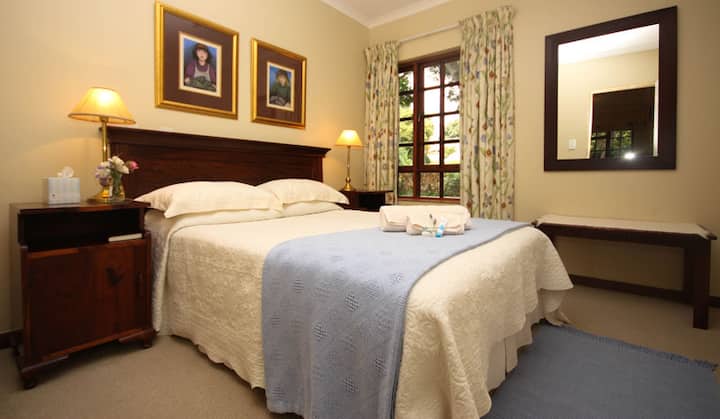 "Village Cottage" In Leafy Irene - Centurion