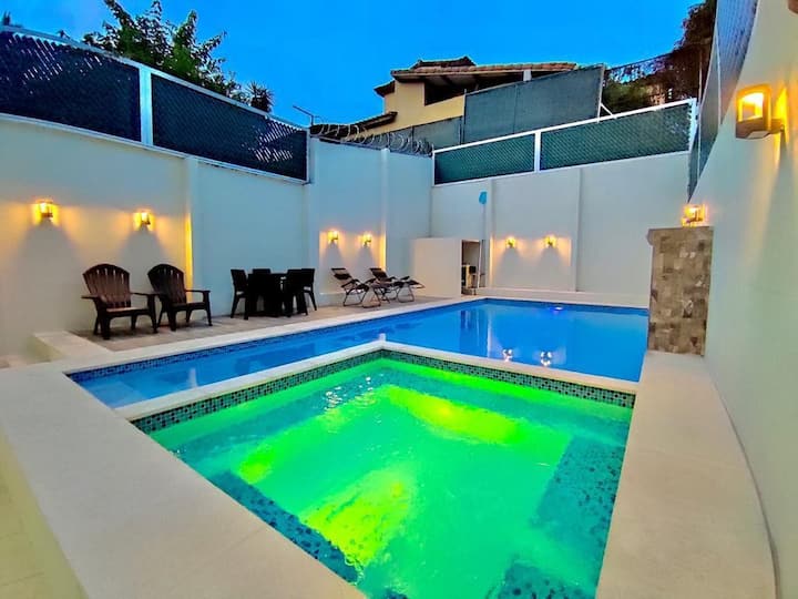 Hermosa Casa Moderna En Colonia Escalón! - El Salvador