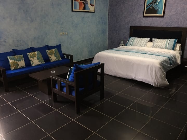 Charmant Appartement De 4 Chambres En Zone 4 - Abidjan