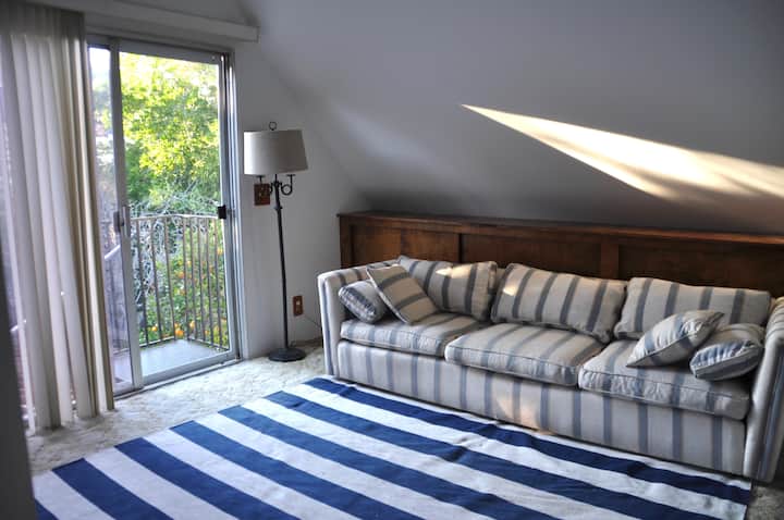 Light, Airy, Peaceful Apartment W/ Beautiful Yard - Thousand Oaks, CA