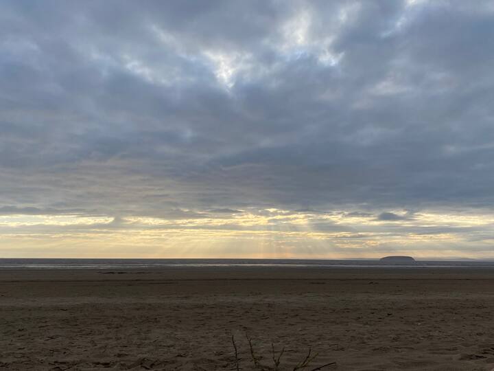 2 Bed Apartment Next To Beach With Beach Access - Burnham-on-Sea