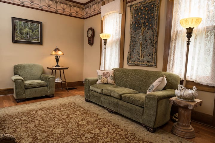 The South Bedroom, Breakfast Included. - Indianapolis, IN