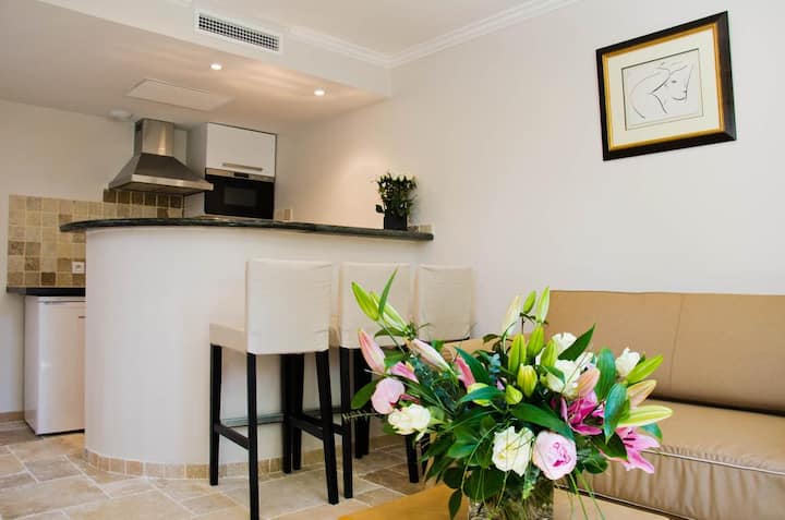 2 Pieces Appartement Avec Terrasse Privée - Antibes