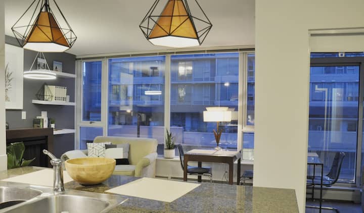 1 Bedroom 1 Den Free Parking Spa With A/c Downtown - Vancouver