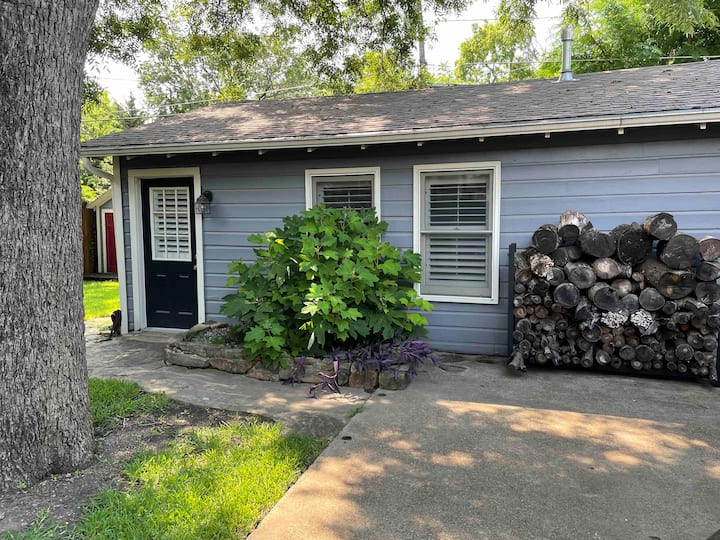 The Dallas Guesthouse - Dallas, TX