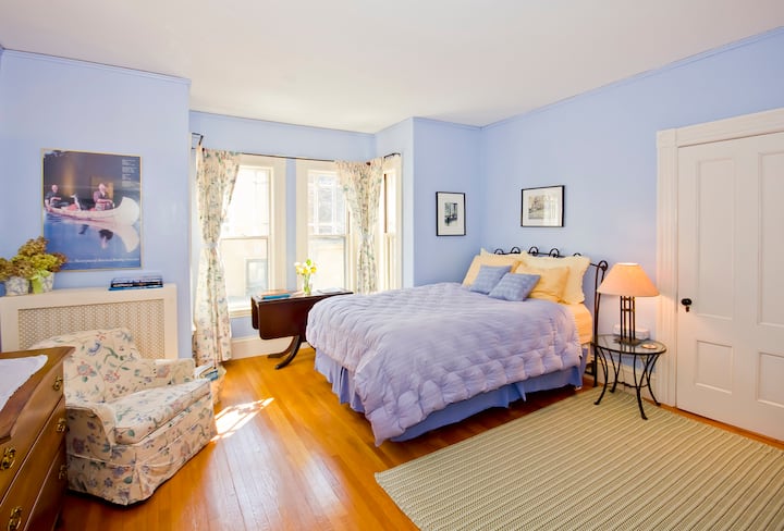 Historic Relaxing Clean Home For 1- 2 Adults - Newton, MA