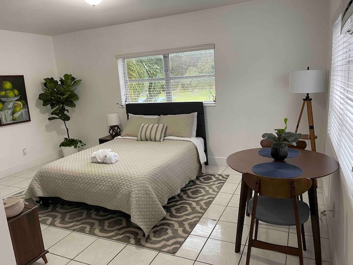 Apartment Close To University Of Miami (Um) - University of Miami, Coral Gables