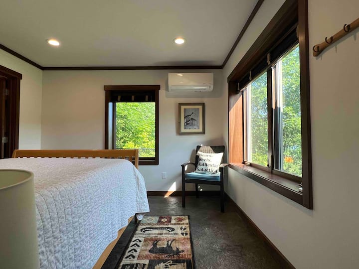 The Lilly Pad Suite On The Northern Chain Of Lakes - East Jordan, MI