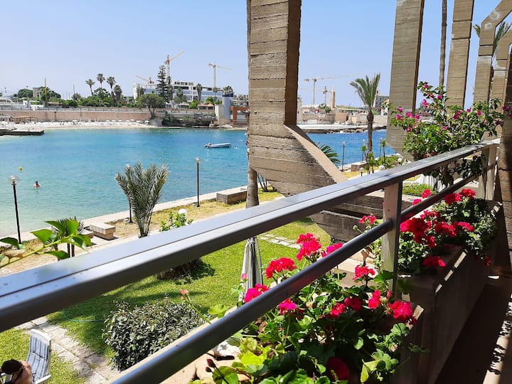 24/7 Elect. Silvia's Romantic Waterfront Apartment - Lebanon