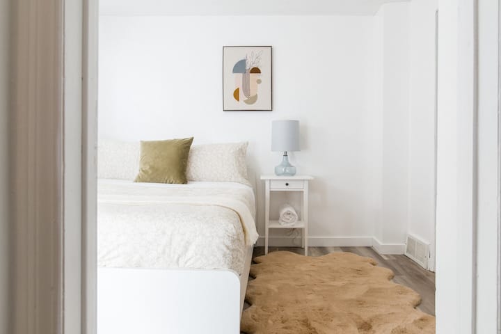 1 Bed Suite By Hsc & U Of M W/ Free Parking - Winnipeg