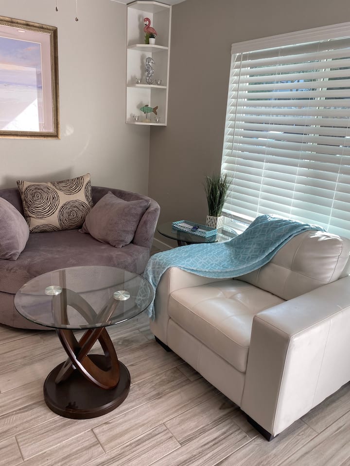 Condo 103 The Beach Theme 2 Beds - Dallas, TX