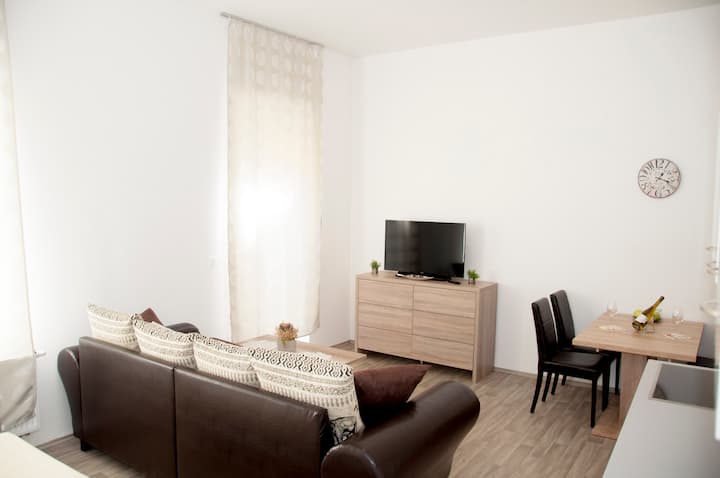 Cozy Apartment With Shared Terrace 18 - Prague