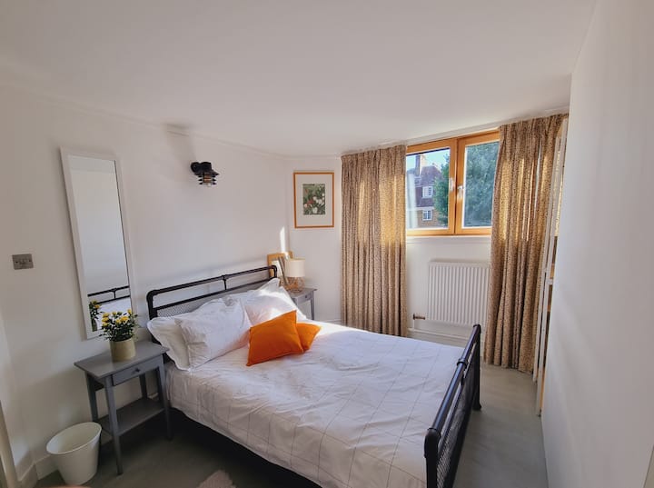 Spacious Double Bedroom With Private Bathroom. - Chelsea