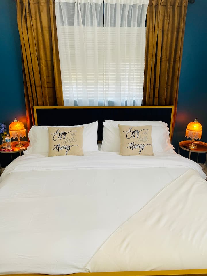 6 Year Miami Superhost! Free Laundry & Parking! - Coral Gables, FL