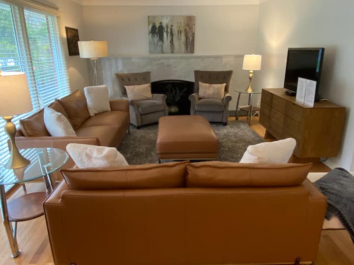 Stylish Ranch Home In Historic Franklin! - Farmington Hills, MI