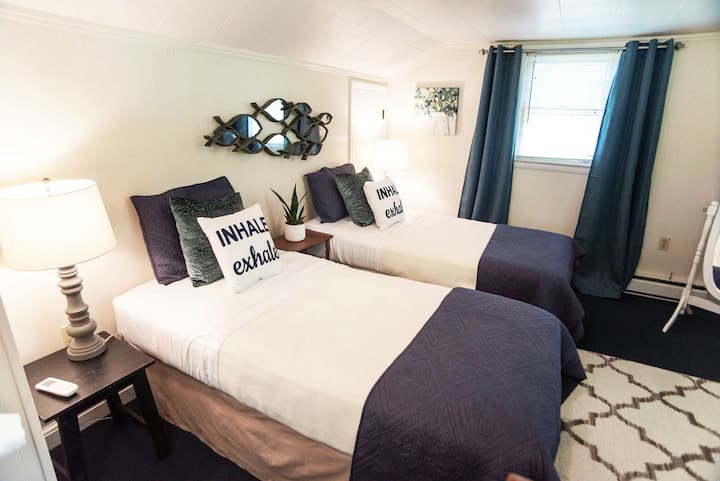 Blue Barn Cottage On The Avenue - Lynchburg, VA