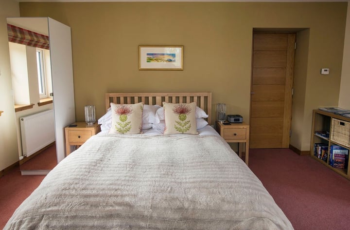Near Inverness, Large Room, Private Entrance - Beauly