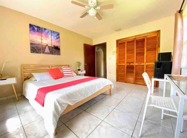 Raya’s Guest Suite - Miami Gardens, FL