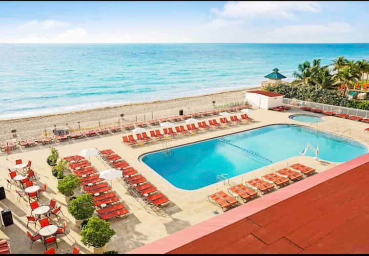 Beach Time Ahead !!! Unit #126 - Aventura