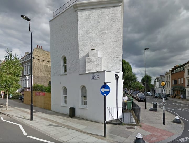 Charming Flat - Last Minute Discount - Sleeps 4 - London