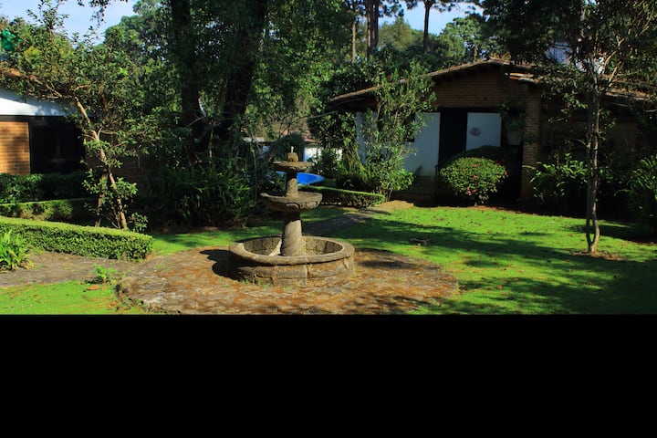 ¡Hermoso Jardín Con Casa De Campo! - Valle de Bravo