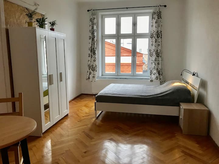 Gorgeous Bedroom In Jewish Quarter - Cracovia