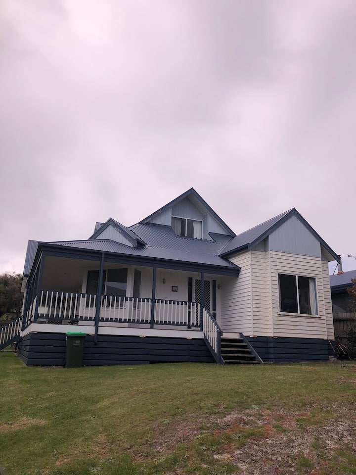 Perfectly Appointed Modern Family Beach House - Cape Paterson
