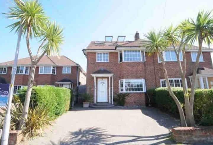 Beautiful 3 Bed Home, Sandbanks Beach, Games Room. - Poole