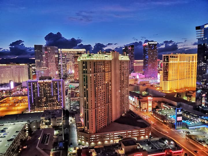 32nd Floor Penthouse With Balcony At Mgm Signature - 