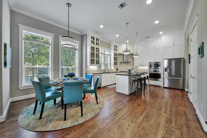 Gated Community Home In The Heights 3 Br 3.5 Ba - Houston, TX