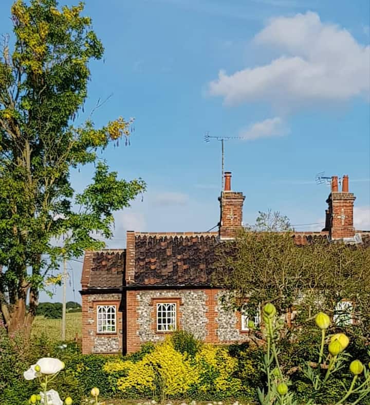 Delightful Grade 2 Listed Cottage In Letheringsett - Holt